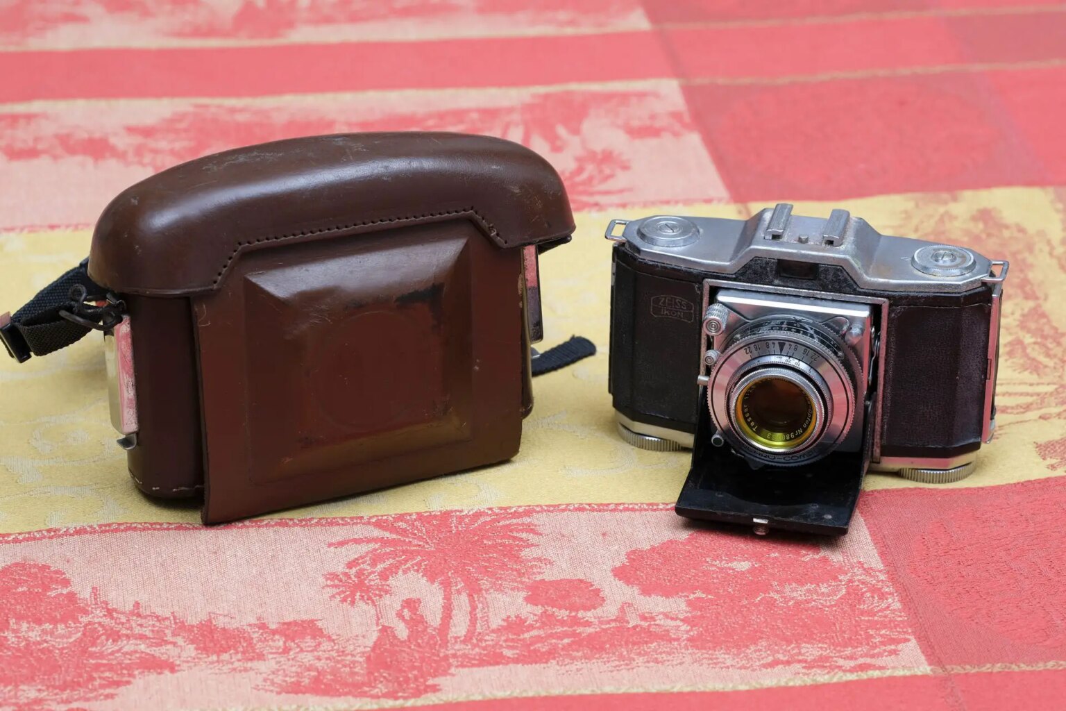 5 Frames with the Zeiss (Ikon) Contina 1 (522/24) - by Simon Foale - 35mmc