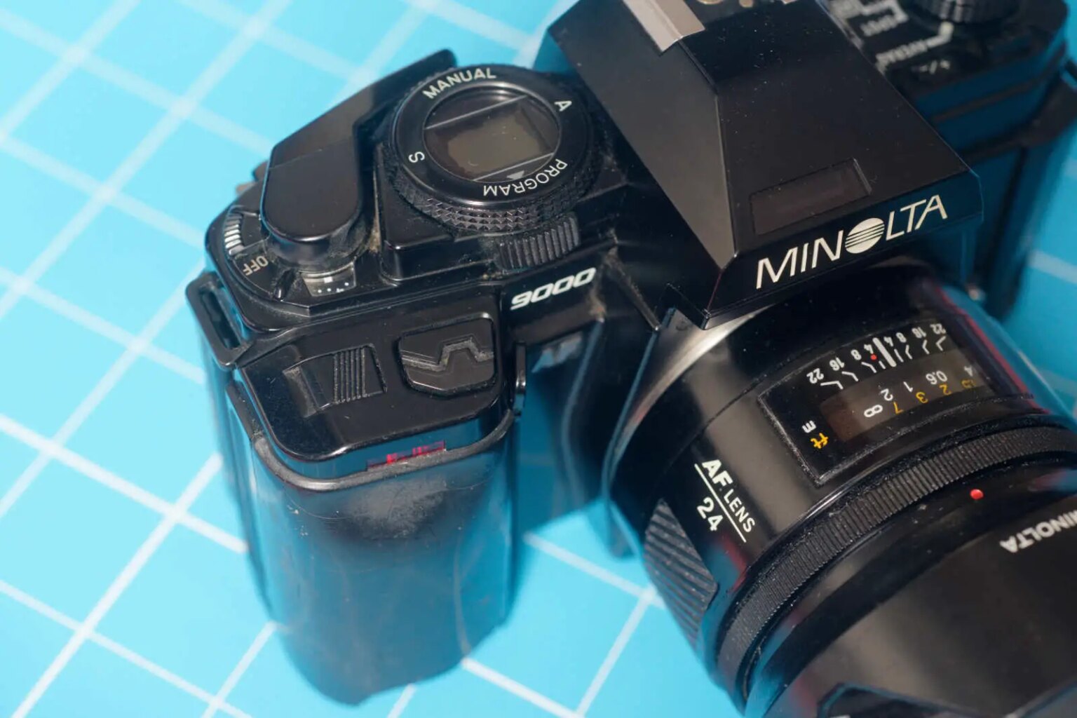 Minolta 9000 - The First Professional Autofocus Camera. Let it bleed. - 35mmc