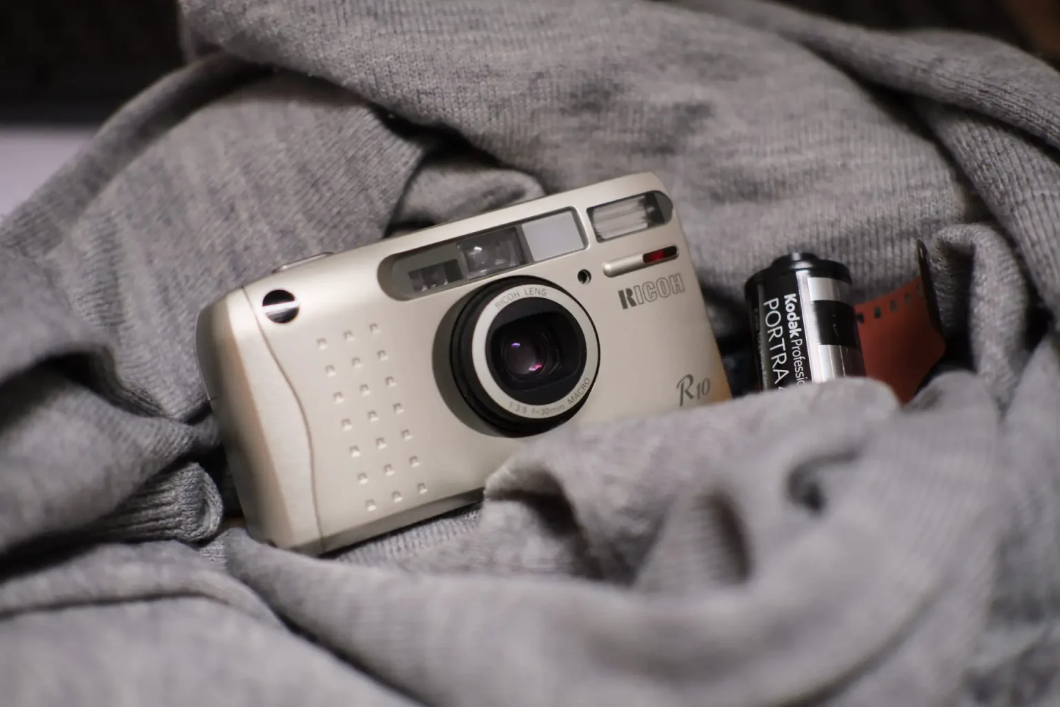 Ricoh R10 First Rolls Mini-Review - By Louis Boothman - 35mmc