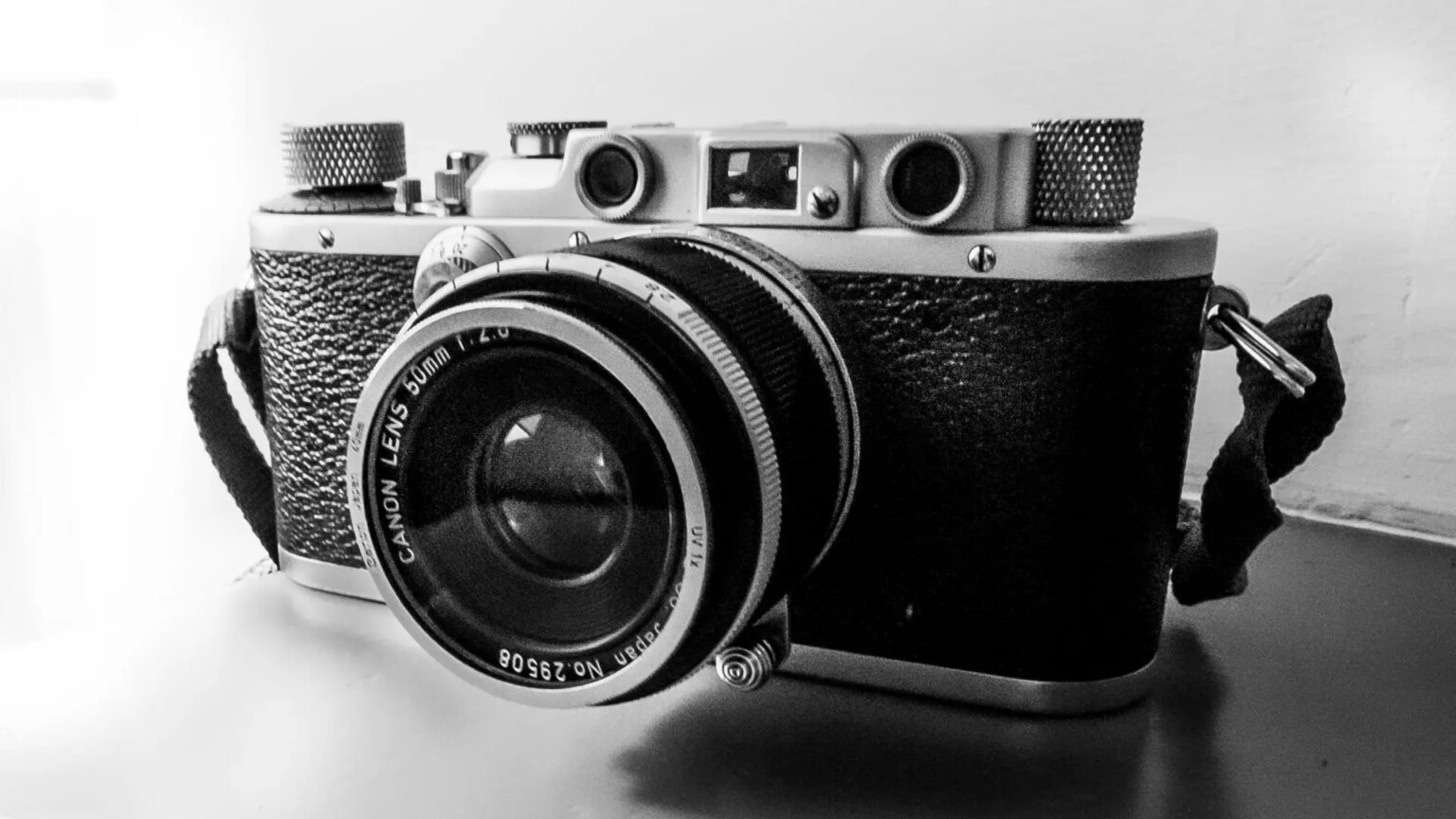 5 Frames with a Leica IIIa, Canon LTM 50mm f2.8 lens and Kentmere 400 ...