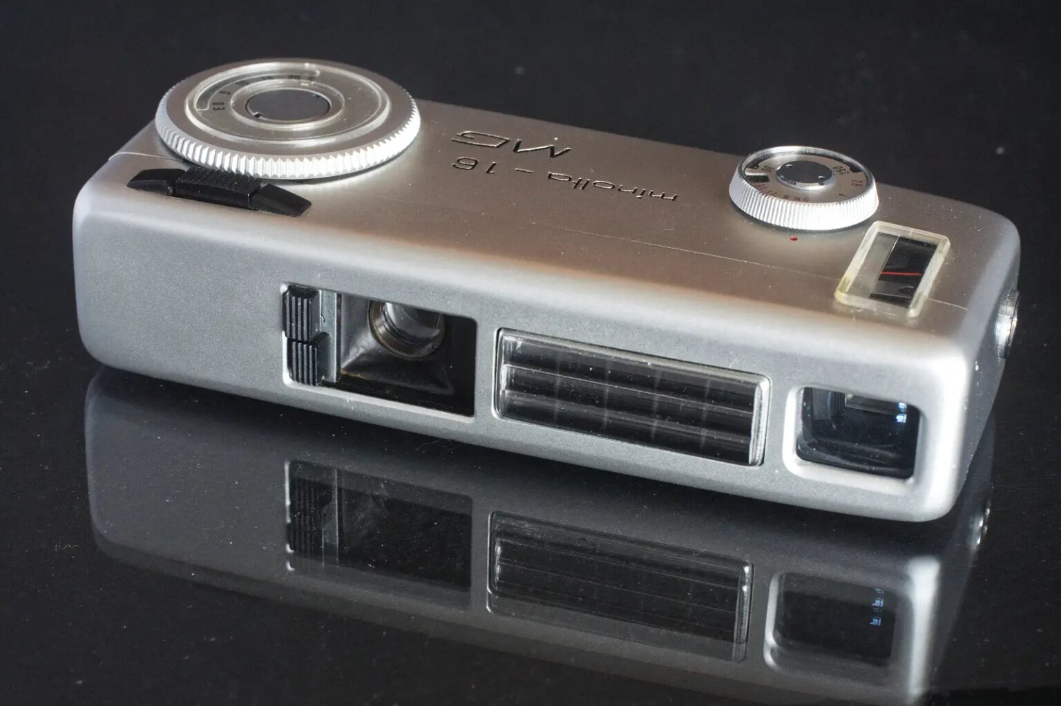 Minolta 16 MG sub-miniature camera. - 35mmc