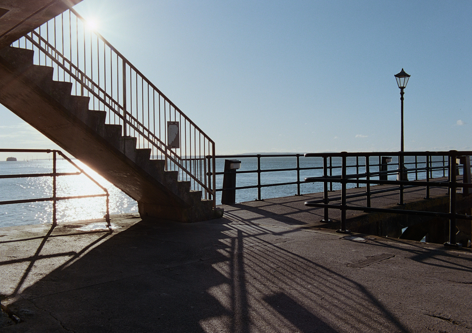 5 Frames from a Seaside Town with a Nikon F4 - 35mmc