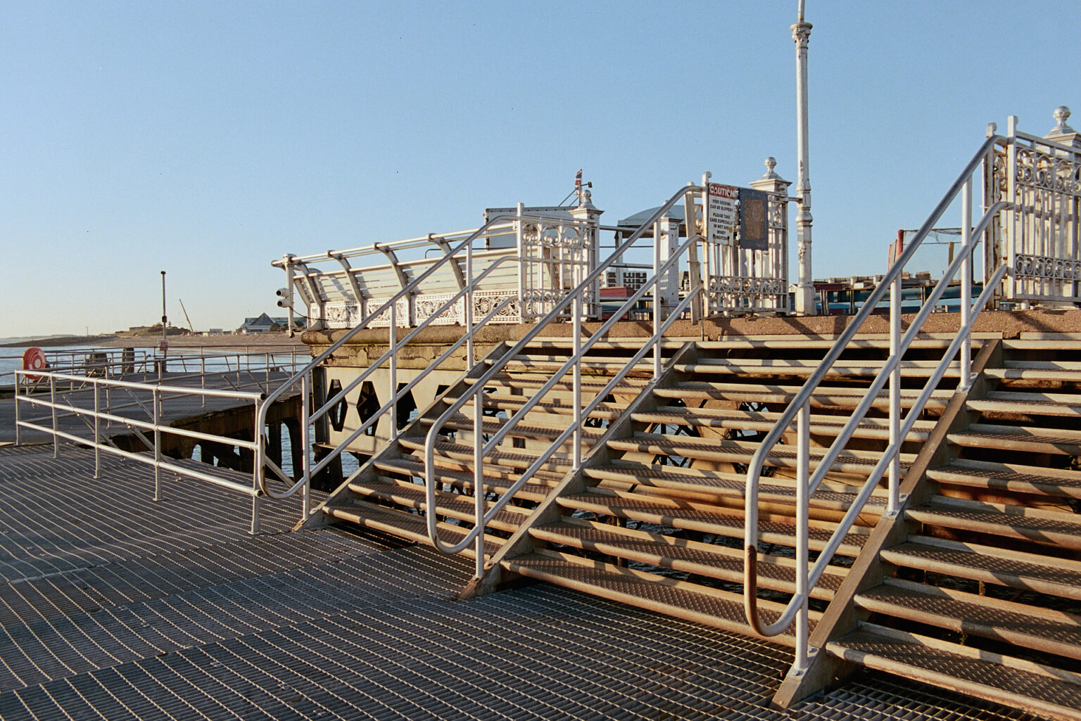 5 Frames from a Seaside Town with a Nikon F4 - 35mmc