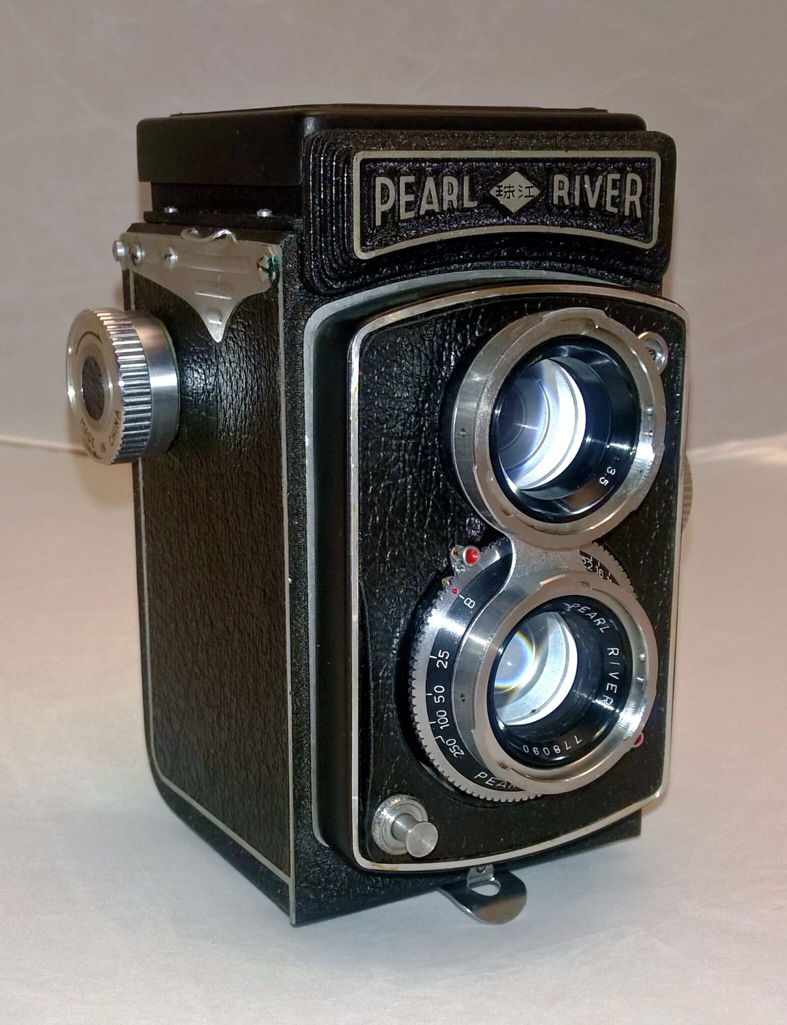 Pearl River 4 - A Chinese TLR camera - 35mmc