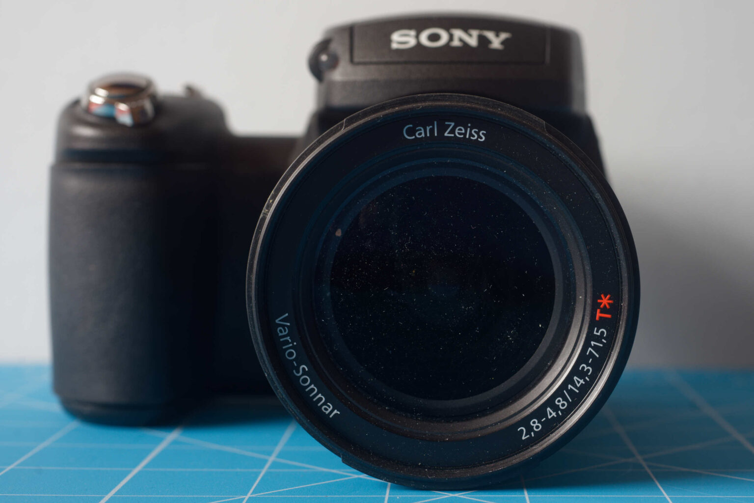 Sony R1 - the Original from 2005 revisited - Sony and APS-C pt1