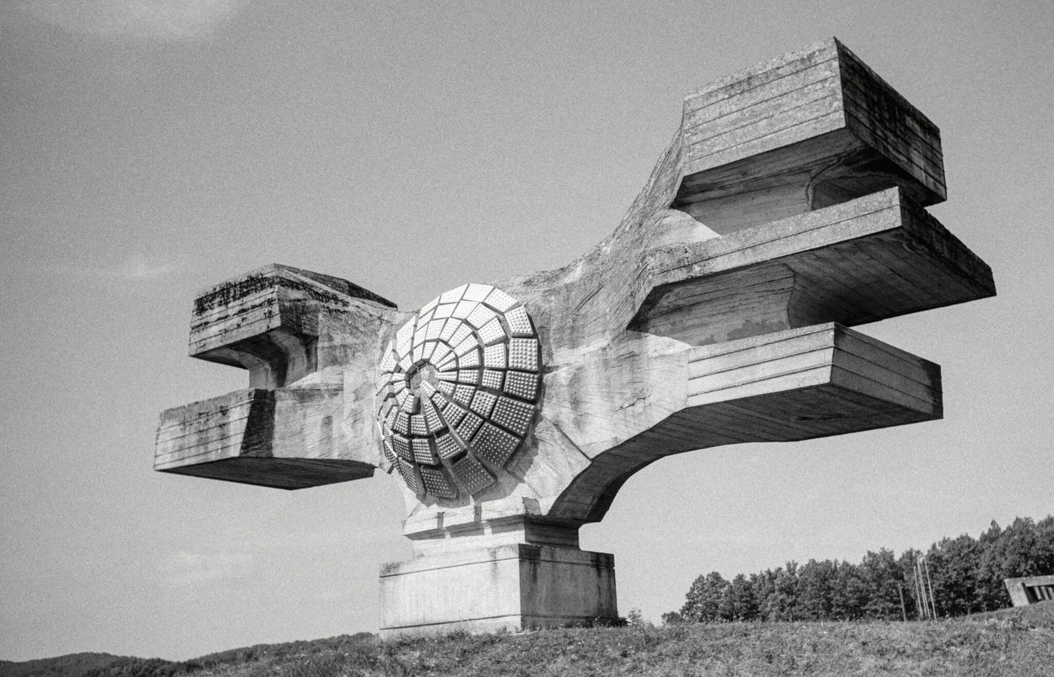 The Balkan Spomeniks - Monuments for a new tomorrow - 35mmc