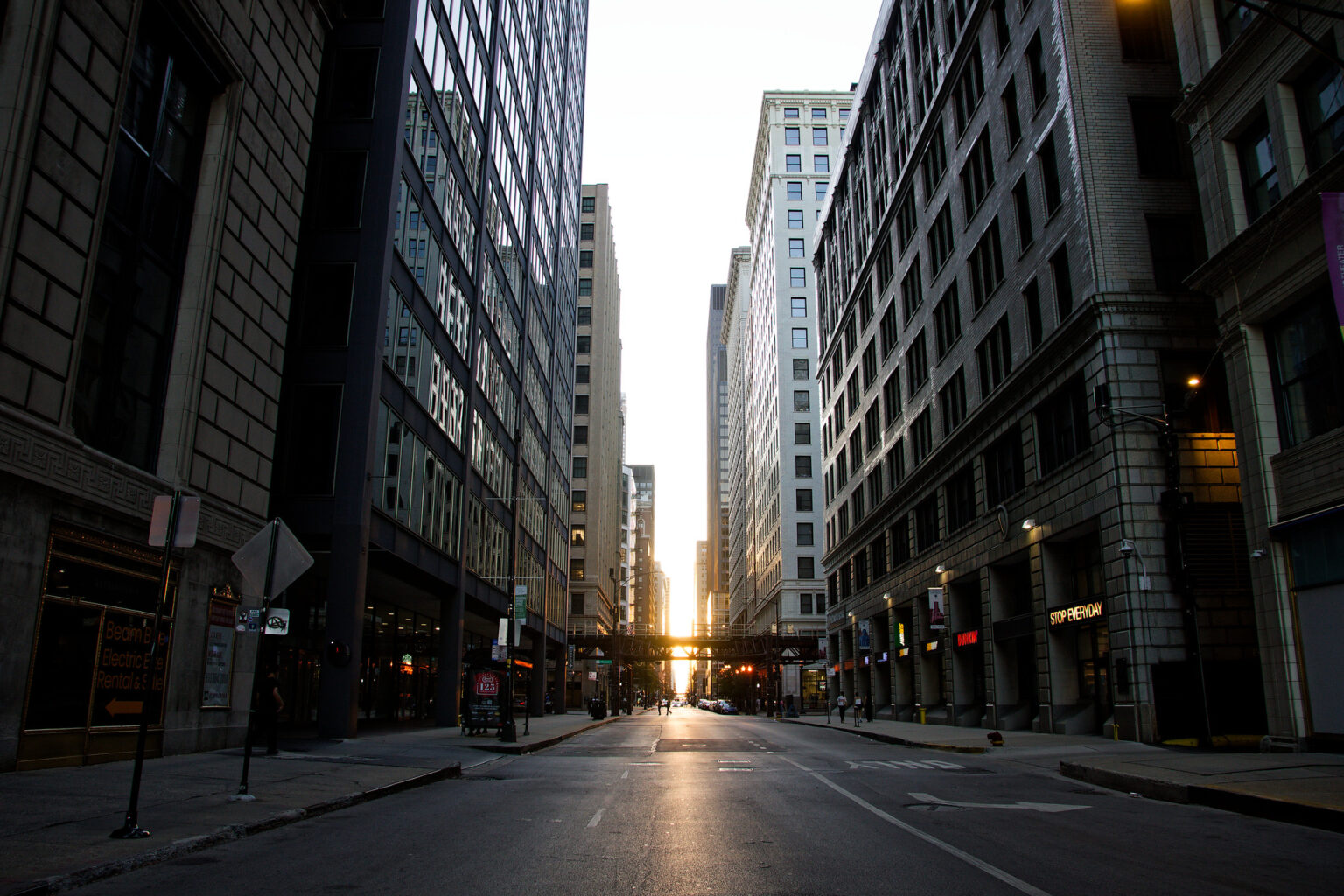 Sony SLT-A77 - hybrid mirrorless/DSLR with Minolta history - 35mmc