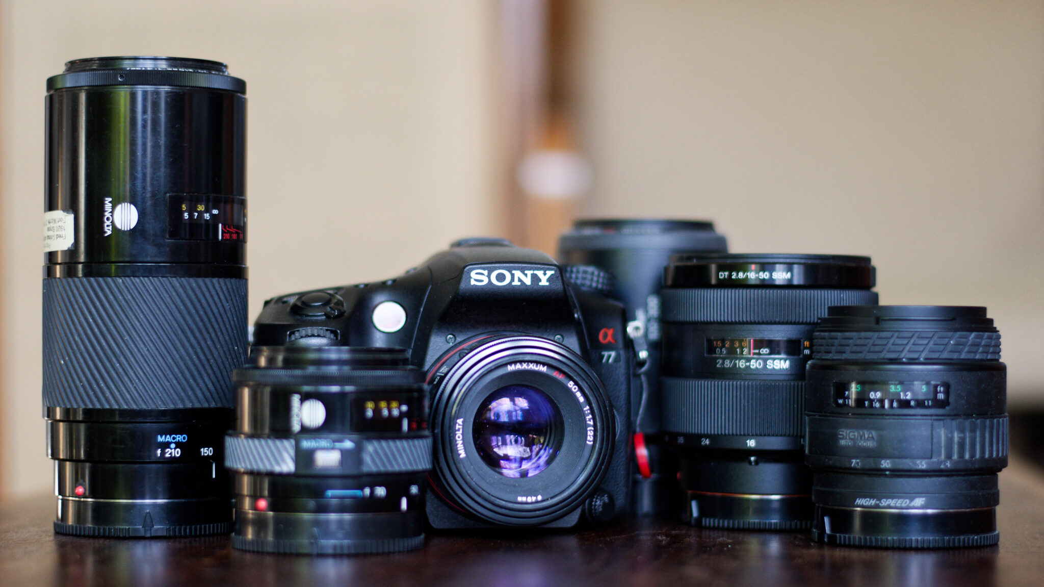 Sony SLT-A77 - hybrid mirrorless/DSLR with Minolta history - 35mmc