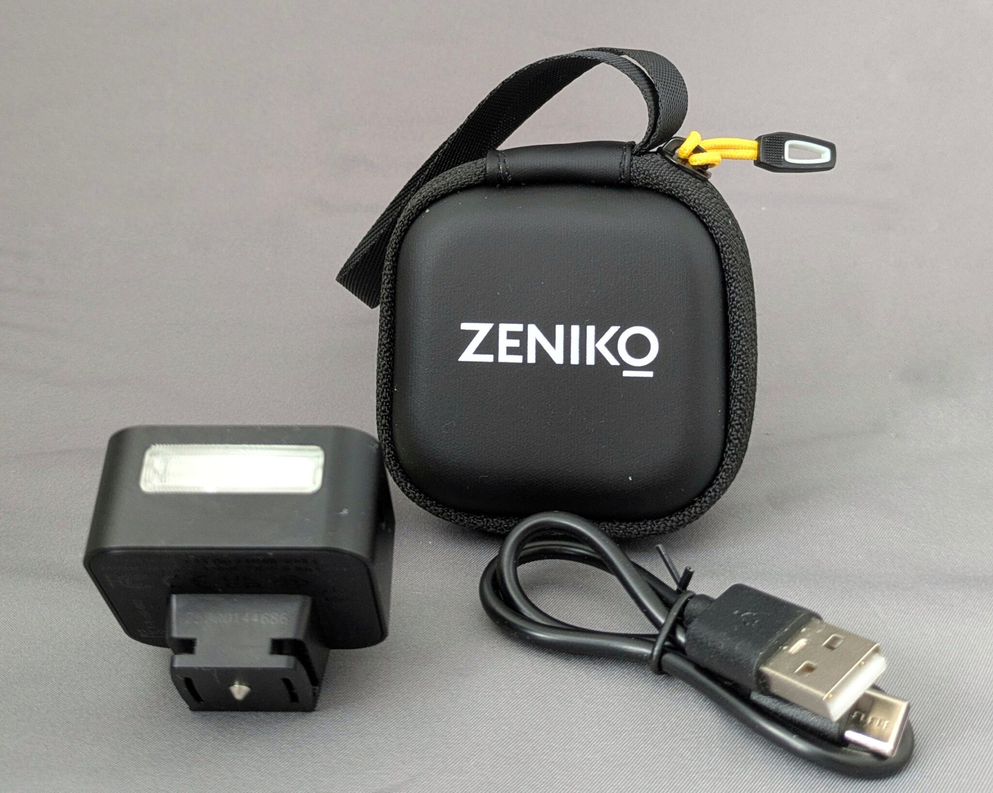 Zeniko ZF08 Mini Universal Flash Review - 35mmc