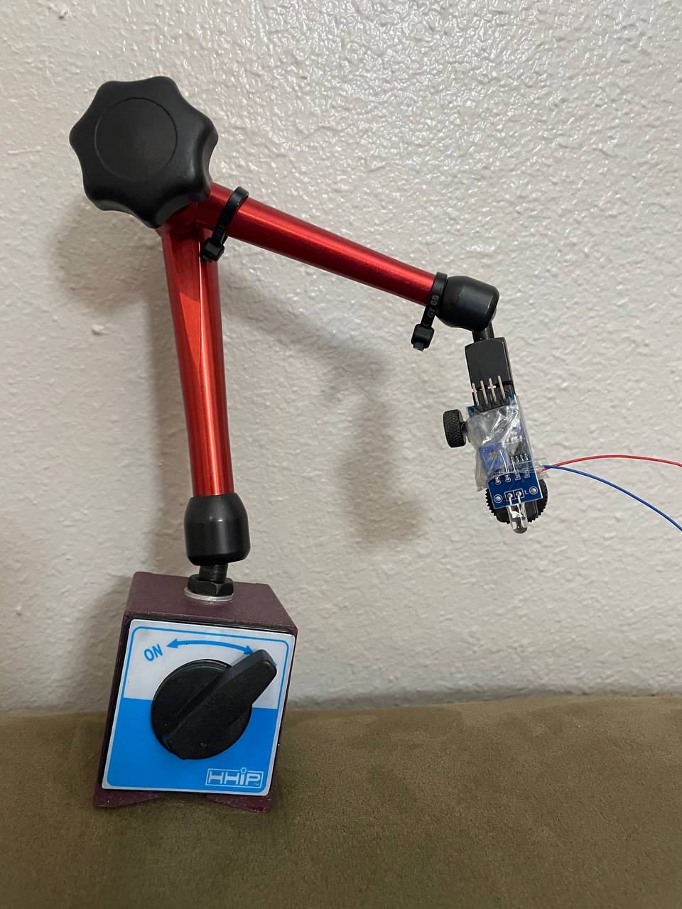 Camera shutter testing device based on photodiode sensor and data ...