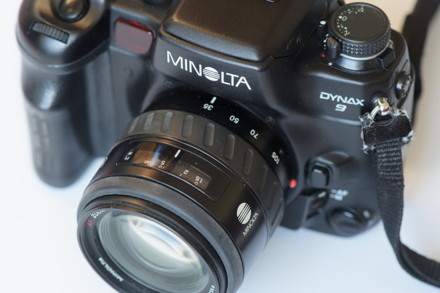 Minolta Dynax 9 (Maxxum 9/Alpha 9) - Three Steps to Heaven - 35mmc