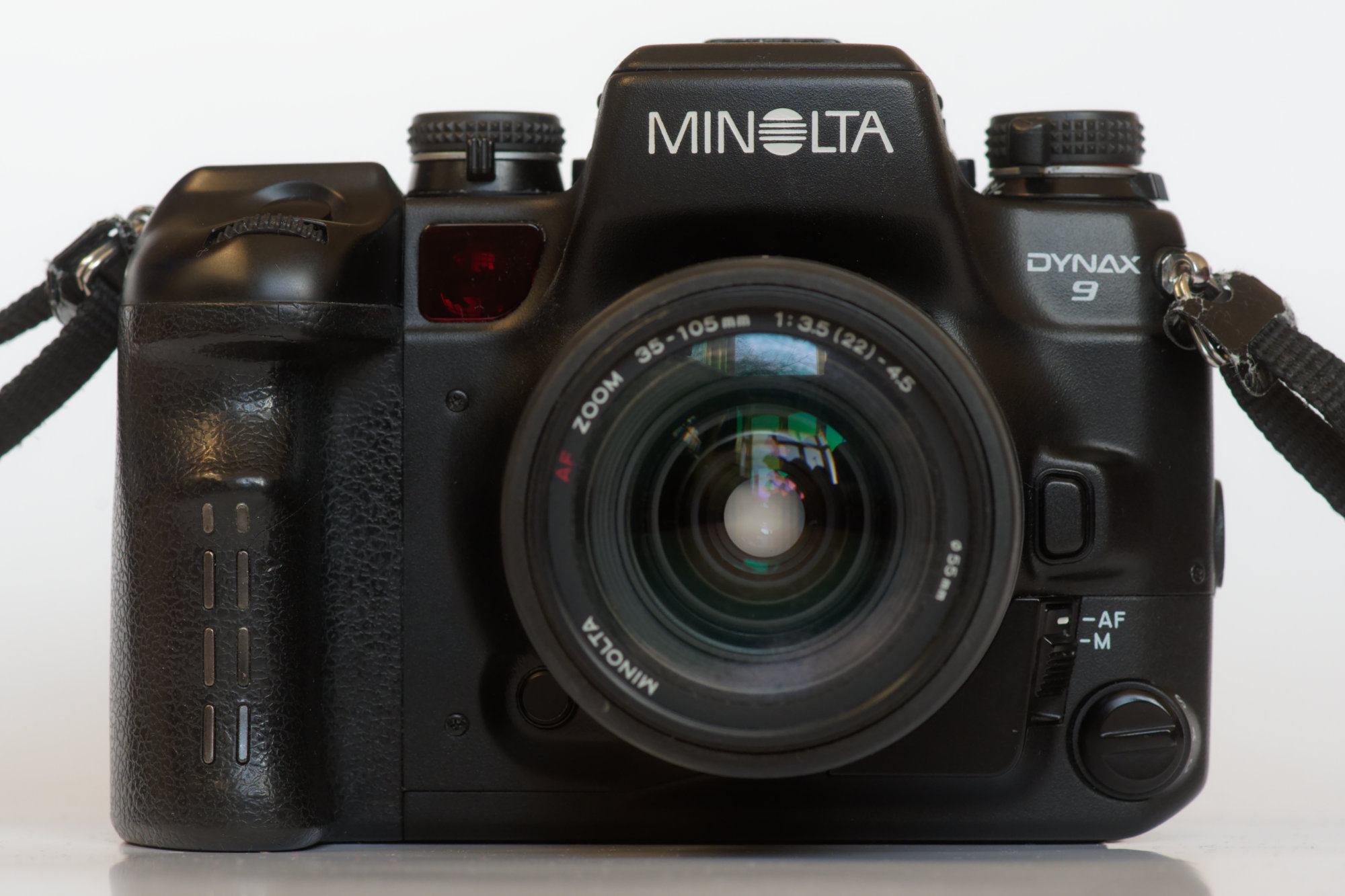 Minolta Dynax 9 (Maxxum 9/Alpha 9) - Three Steps to Heaven - 35mmc